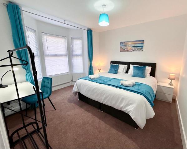Stylish 5-bed House Perfect For Contractors And Families, Fast Wi-fi, Sky Sports, Sky Cinema & Netflix Included, Ninja Air Fryer In Kitchen And Free Parking - Bedford