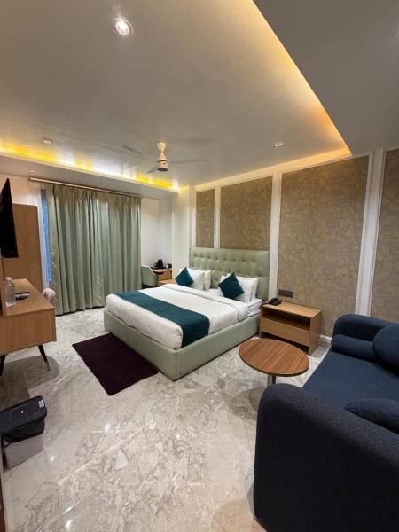 Saroma Portico - Prayagraj