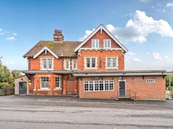 The Old Railway Hotel - Amesbury