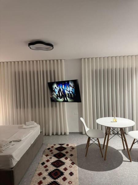 Roomy Central - Tirana