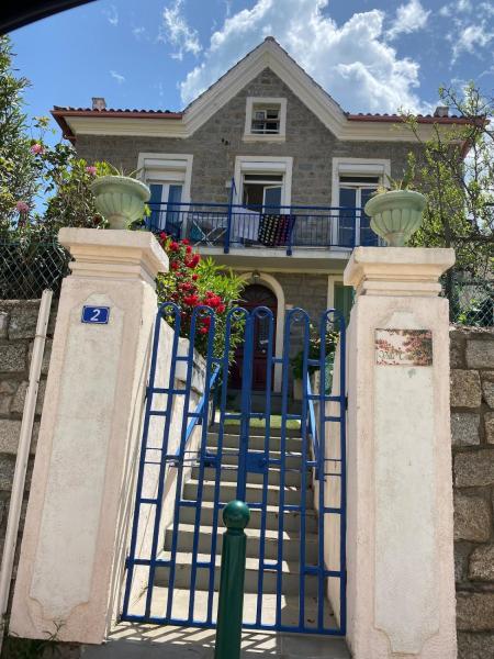 Appartement Plein Centre Avec Jardin De 40m2 Près Des Plages - Propriano
