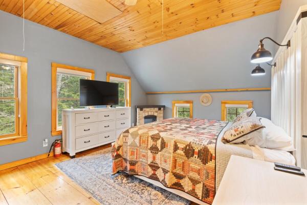 Big Red Cottage With Overflow Unit Near Sunapee And New London - ニュー・ハンプシャー州