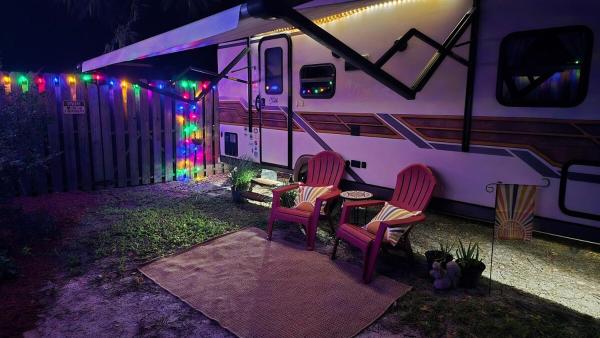 Edith The Happy Camper - Florida