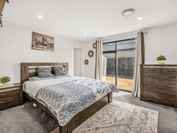 Luxury Family Friendly 4 Bed In Wigram - Lincoln