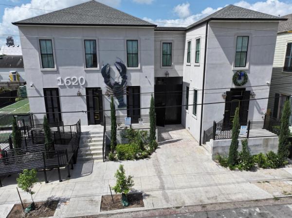 Blue Crawfish Boutique Hotel & Pool Bar - New Orleans, LA