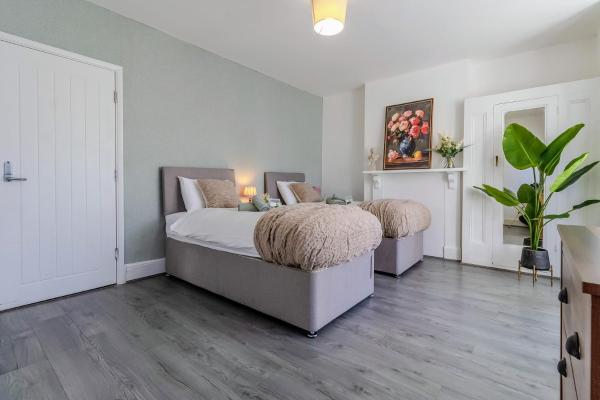 Family & Contractor Friendly & Garden - Hertfordshire