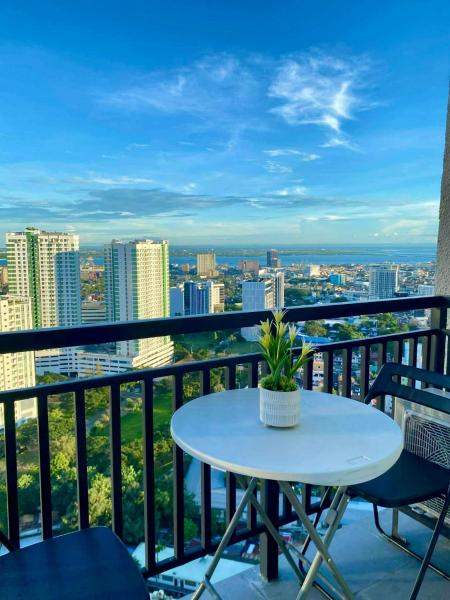 Balcony Studio 28 In Ayala Cebu Business Park With Fast Wifi - Cebu City