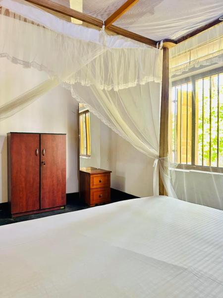 Villa Gihan - Double Room With Attached Bathroom - Hikkaduwa