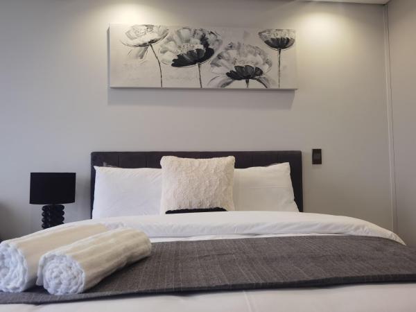 Ellipse Luxurious Tamarind Red Studio Experience - Edenvale