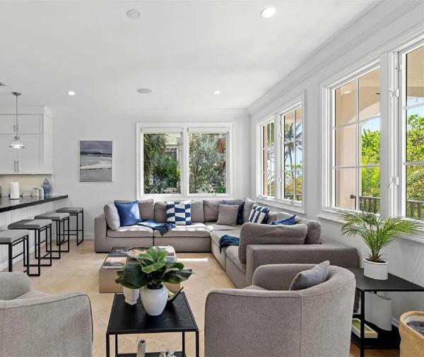 Modern Four-bedroom Home With Private Patio And Convenient Parking - Hollywood, FL