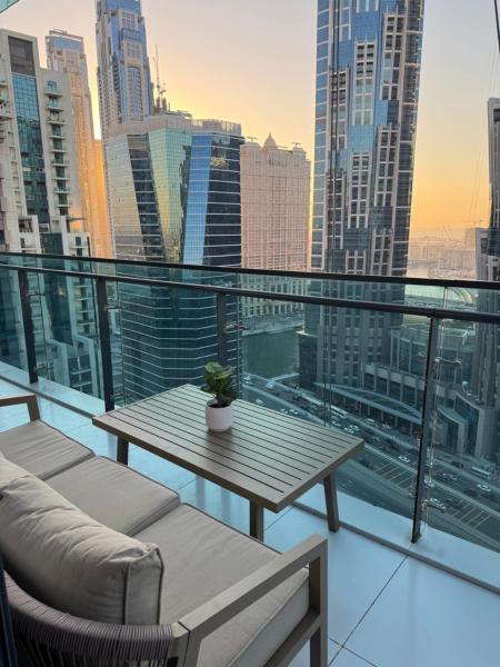 1br Canal Views Large Balcony Spacious Businessbay - Dubai