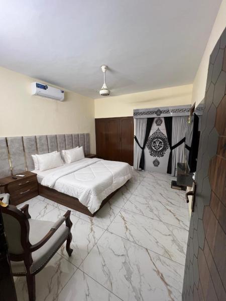A One Family Guest House - Karachi