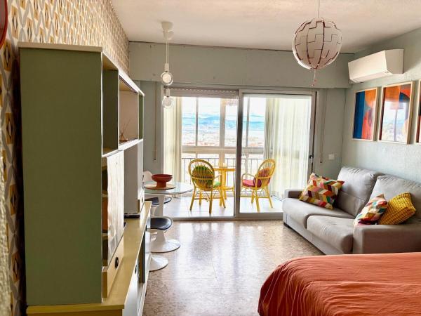 Vintage Seaview Apartment - Torremolinos