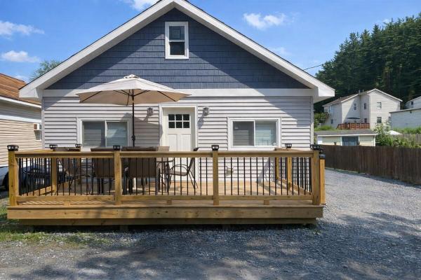 Lakehaus Saratoga Entire Home Near Track - Saratoga Springs, NY