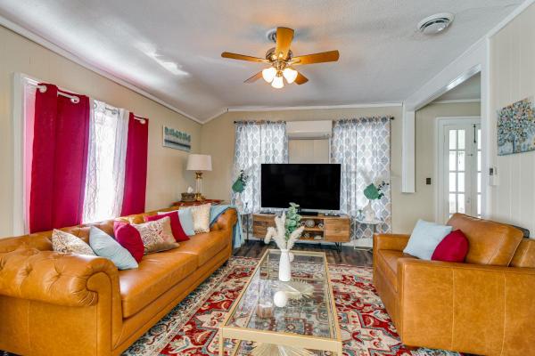 Walk To Lake Ontario And Parks! Lovely Apartment - Oswego, NY