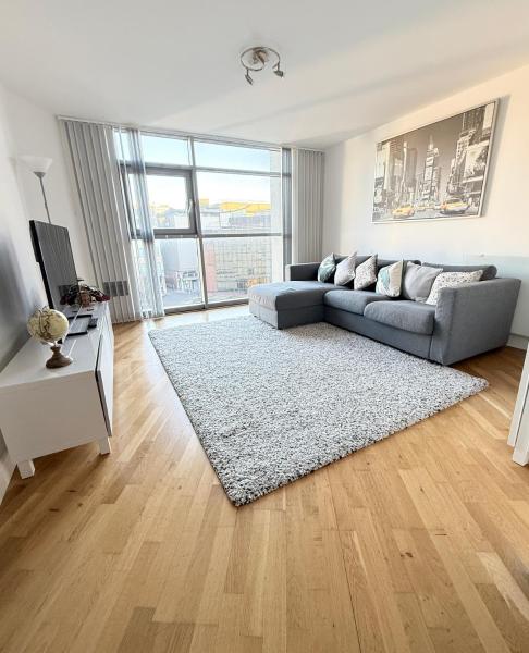 Modern 1-bed Altolusso Flat - Free Secure Parking - Cardiff City Centre - Cardiff