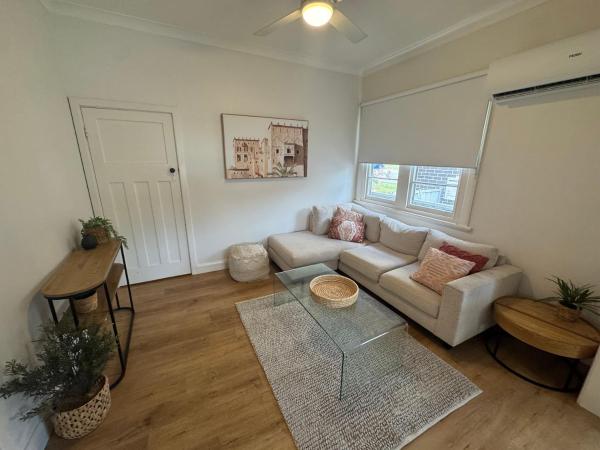 Comfortable 3 Bedroom House In Wallsend - Mount Hutton
