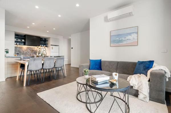 Elegant Spacious Cbd 3br Luxury Apartment With Parking & City Views - Brunswick
