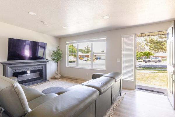 Urban Escape, Pet-friendly, Central, West Valley City - Salt Lake City, UT