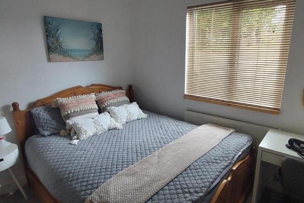 Couples Business Family- Wifi- Parking- Sleeps 2 - Coventry