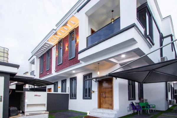 Cozy 4 Bedroom Family Duplex In Lekki, Ps5, Smart Tvs, Snooker - Nigeria