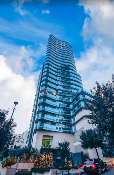 1-bedroom Apartment In The Versace Tower Downtown - Beirut