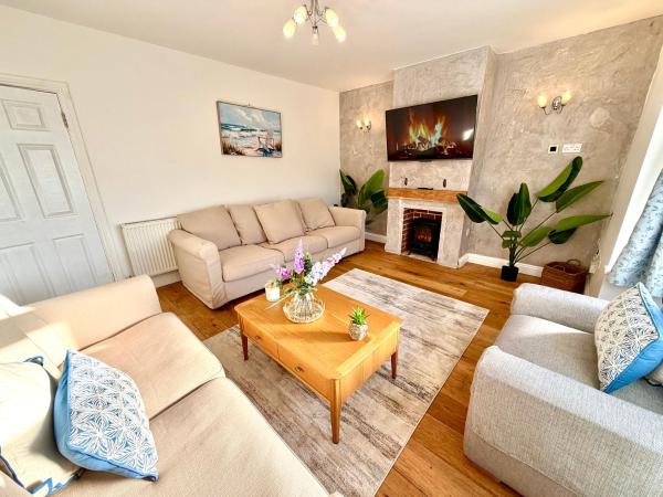 Comfortable Three Bedroom Home In Christchurch With Free Parking - Sleeps 6 - Ringwood