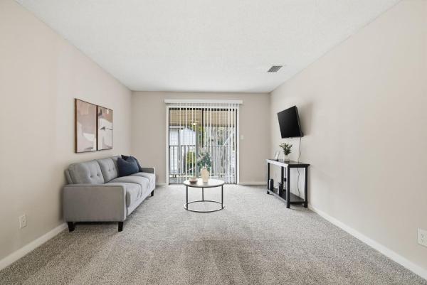 Stylish Unit With Smart Layout & Light - Duluth, GA