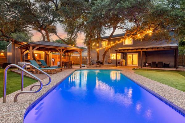 Lone Star Luxe - Heated Pool - Game Room - Mini-golf & Bar - Round Rock, TX