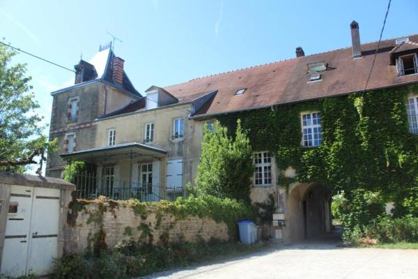 Gîte De La Tour Du Château De Feschaux - Lons-le-Saunier