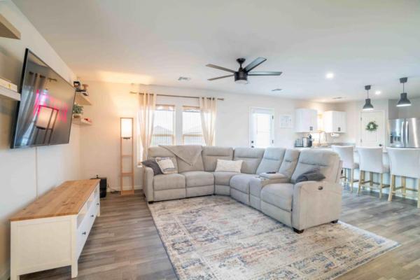 Modern 4br Home In Casa Grande 65 Inch Tv - Casa Grande