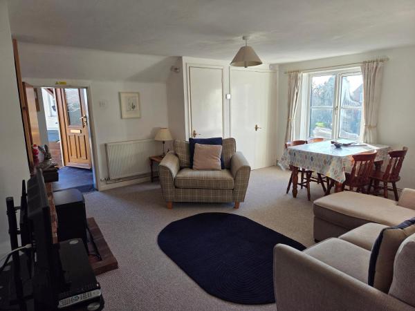 Two Bed First Floor Apartment In Village Location - Lincolnshire