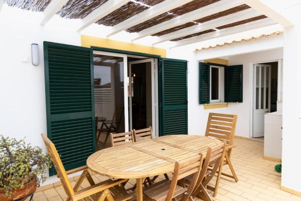 Lagos - Three Bedroom House - Lagos