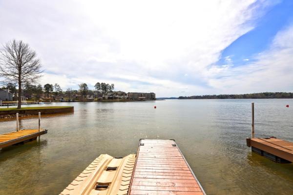 Lakefront Stillwaters Villa With Deck And Private Dock - Lake Martin, AL