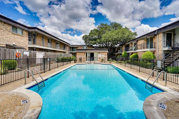 1 Bedroom Whole Apartment 9 Mi To Dtwn Dallas Bbq By The Pool - Richardson, TX
