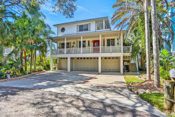 Driftwood Dreams - Dunedin, FL