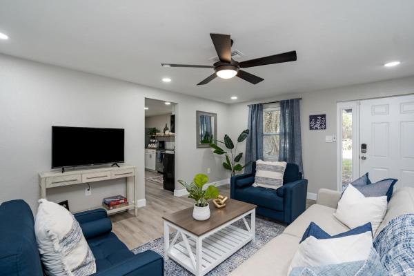 Pool Home With Large Fenced Yard - Bradenton, FL