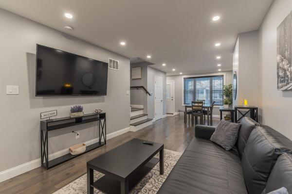 University City Executive Modern 3br 2ba Within 5 Min To Drexel, University Of Pennsylvania, & Children's Hospital Of Pennsylvania - Bryn Mawr, PA