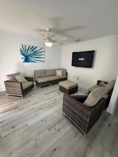 Tropical 2 Bedroom Villa Across Cocoa Beach 3 - Cocoa Beach, FL