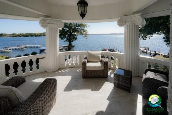Lakefront Estate With Breathtaking Views And Pier! - University of Wisconsin, Brandon