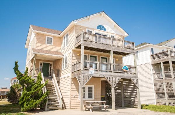 Sandy Paws - Kdh Mp 9.5, Semi-oceanfront, Ocean View, 100 Yds To Beach, Elevator, Pool, Hot Tub, Pets Ok - Kill Devil Hills, NC
