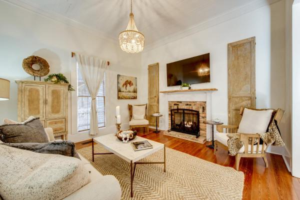 Walk To Broad St! Family Home In Historic District - Thomasville, GA