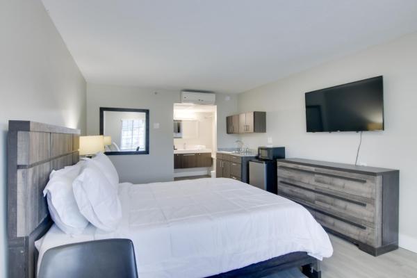 Near Hospitals And Dwtn Stylish Charlotte Studio - Charlotte, NC