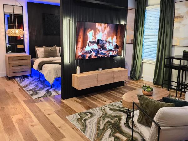 Buckhead Noir Suite With Self Check-in And Free Parking - Atlanta, GA