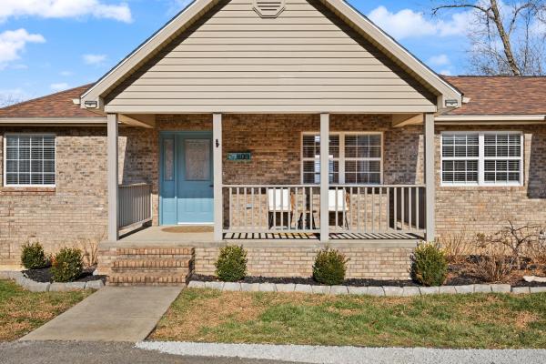 The Bird House On Highland Green - Bronston, KY
