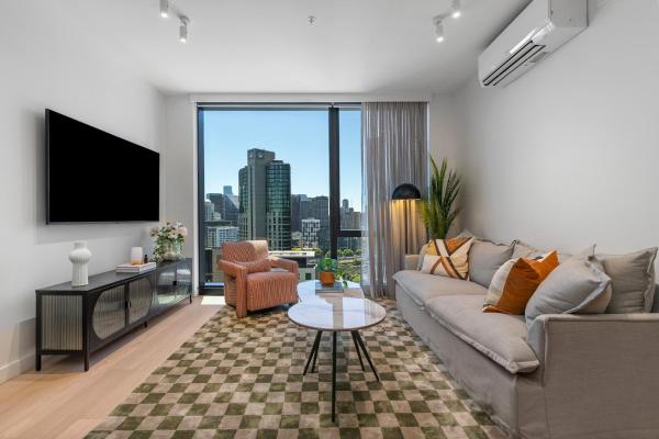 Nostalgic Glamour Pool Gym Sauna Steam Bar - St Kilda