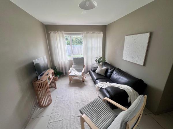 U5-traditional Qld Unit With Backyard-fresh-quiet Leafy Centre-newac Smarttv - Balmoral