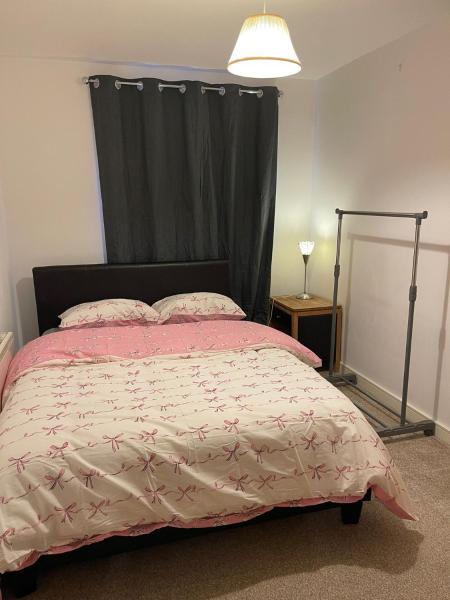 Room With Private Bathroom Near Train Station - Wolverhampton