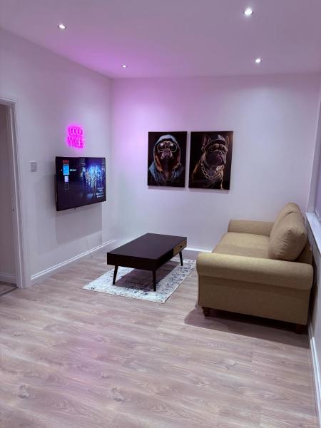 Stylish, Newly Renovated 2 Bedroom Apartment In Gateacre Village - Guernsey