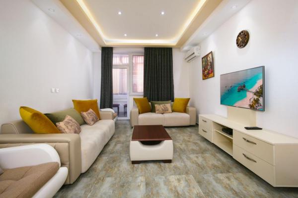 Fresh & Stylish! 2 Bd, 2 Baths! Closest To Center! - Armenia